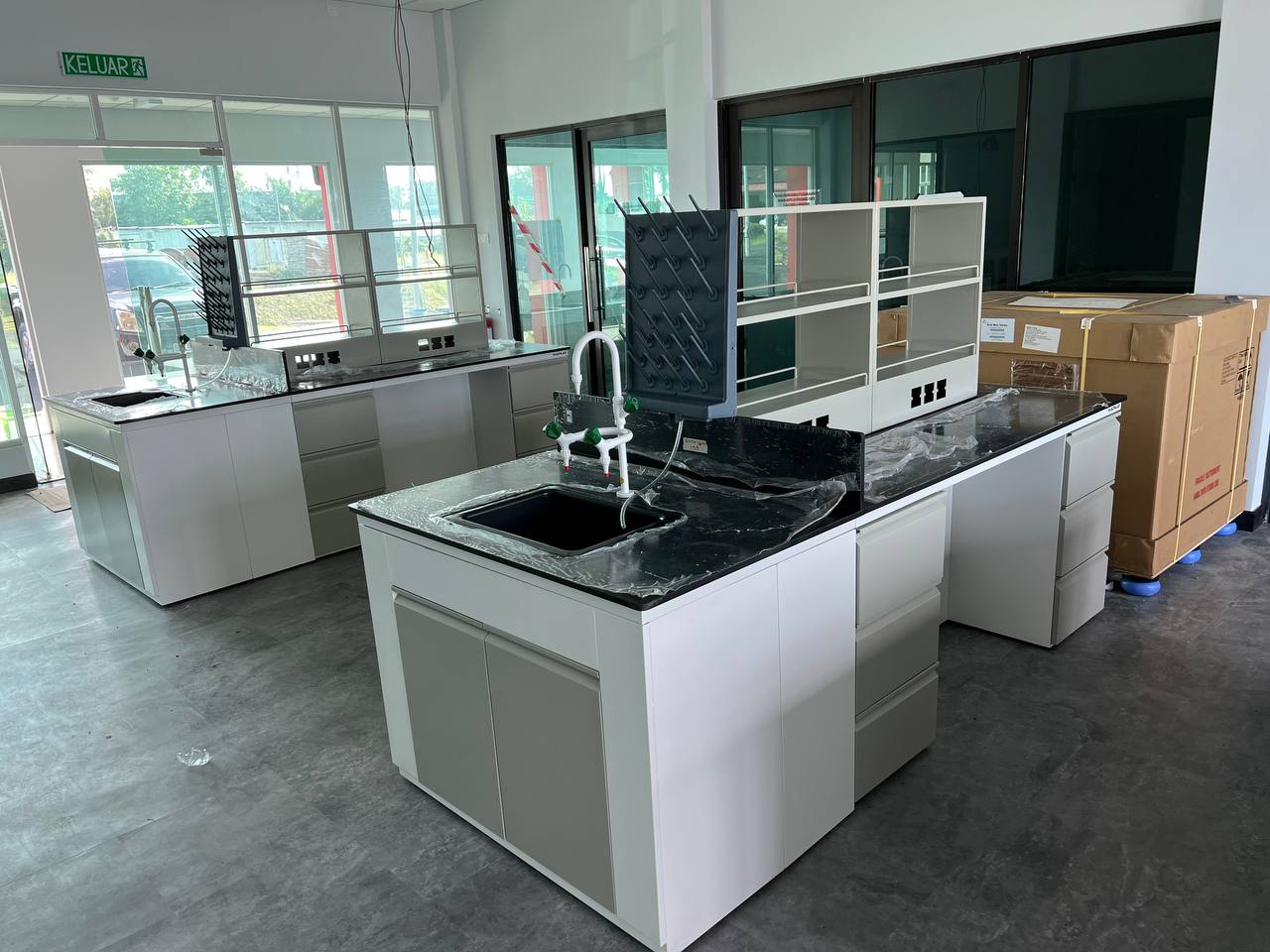 Laboratory Furniture - Lumbersteel