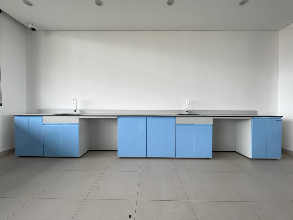 Laboratory Furniture - Lumbersteel