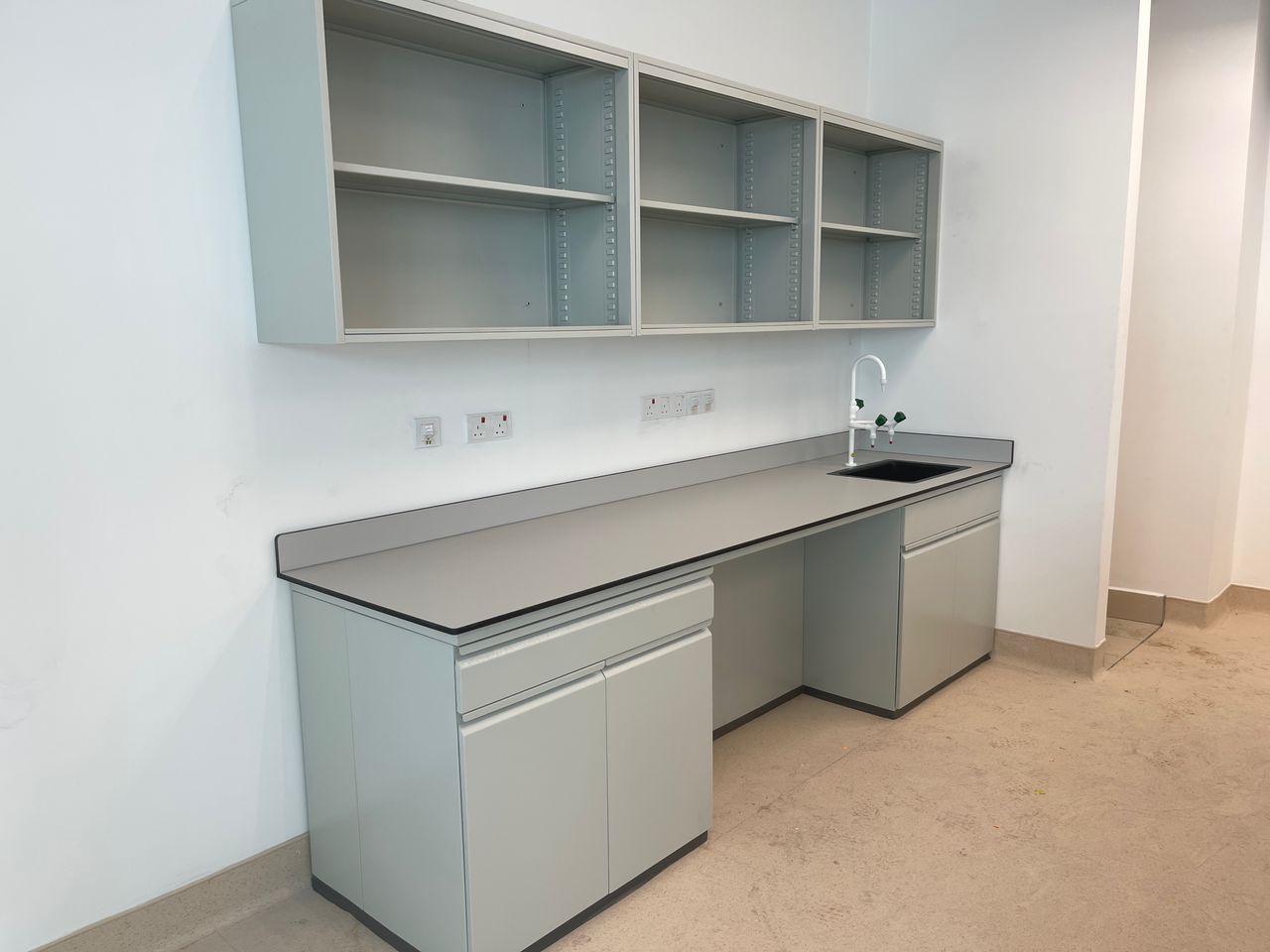 Laboratory Furniture - Lumbersteel