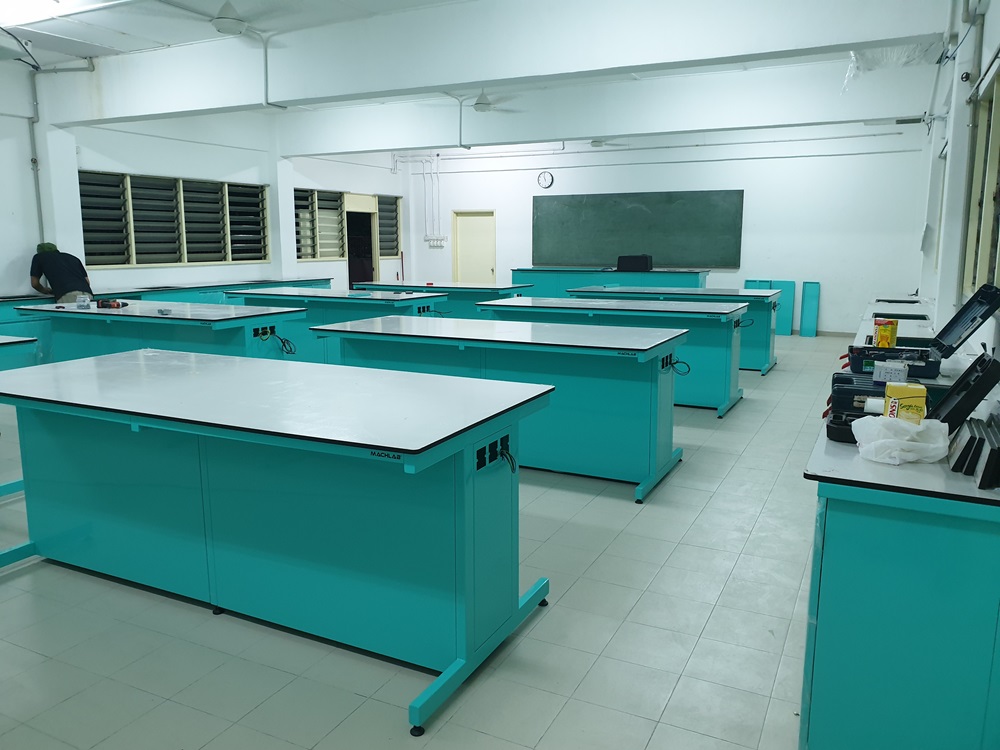 Laboratory Furniture - Lumbersteel