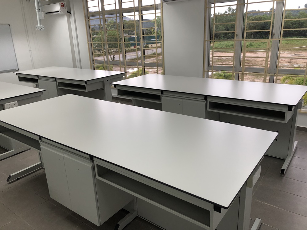 Laboratory Furniture - Lumbersteel